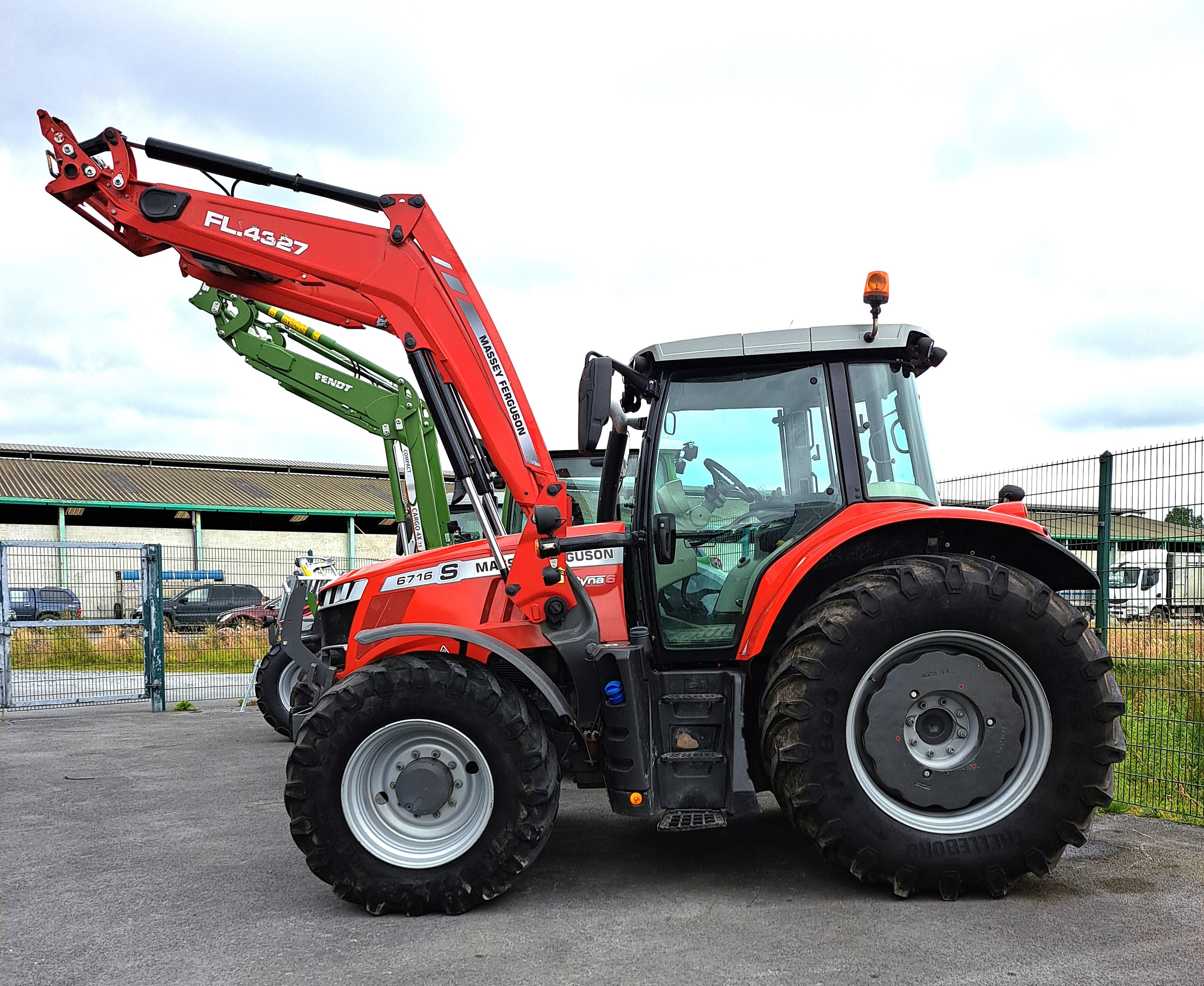 MF 6716S C/W LOADER